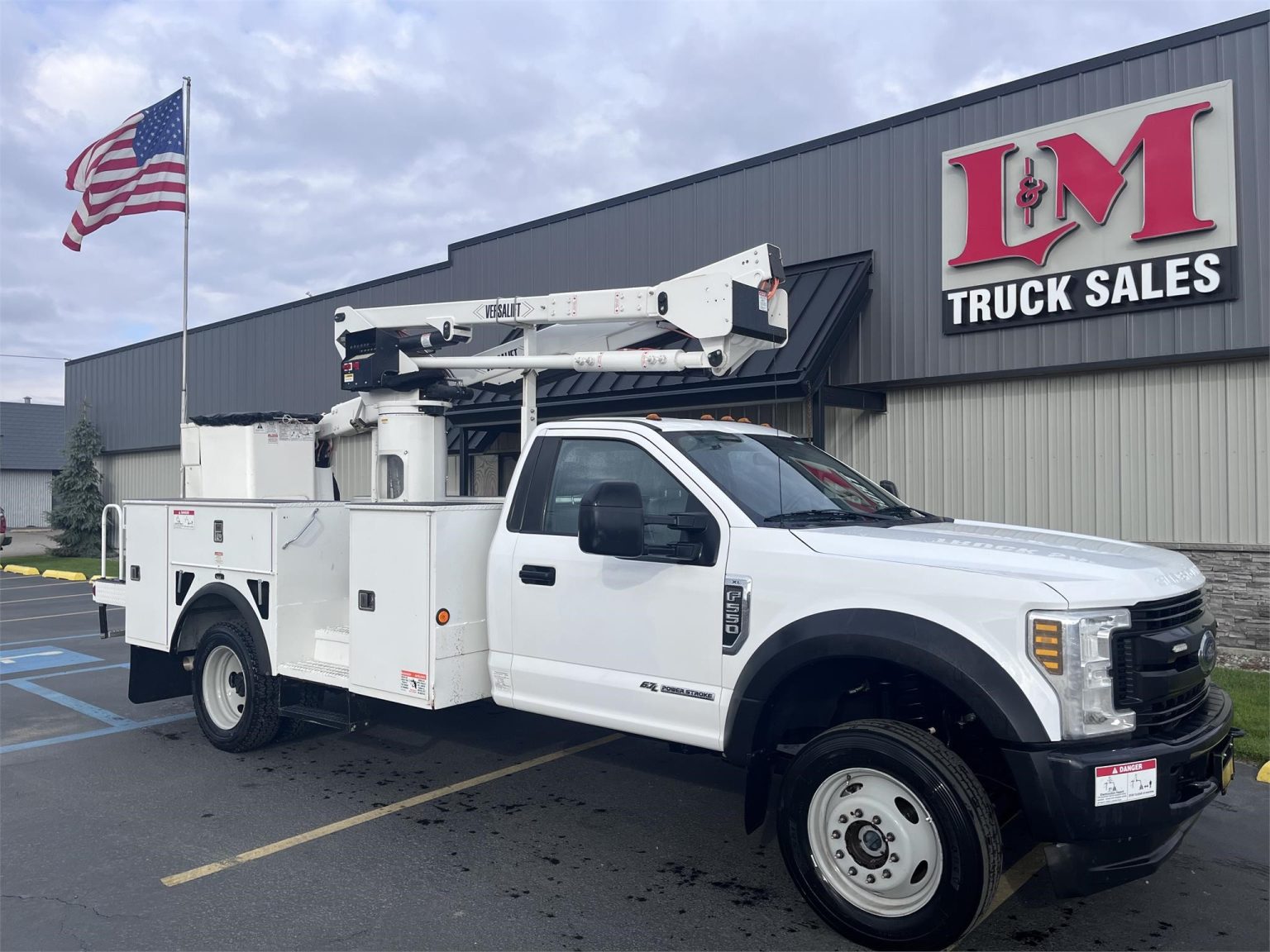 2019 VERSALIFT SST40EIH-01 - L&M Truck Sales - Specialized Work Trucks ...