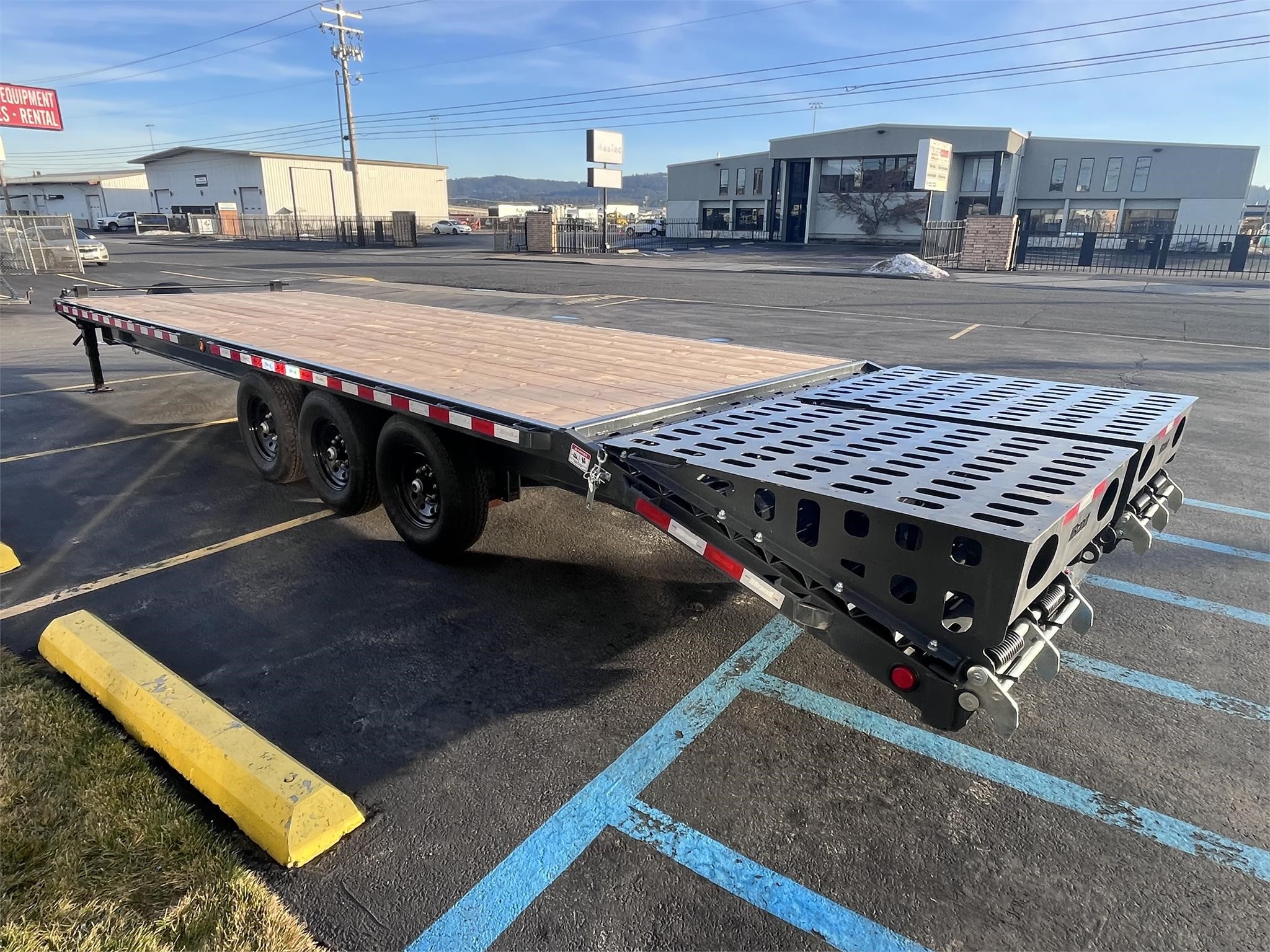 Trailers - L&M Truck Sales - Specialized Work Trucks & Cranes For Sale