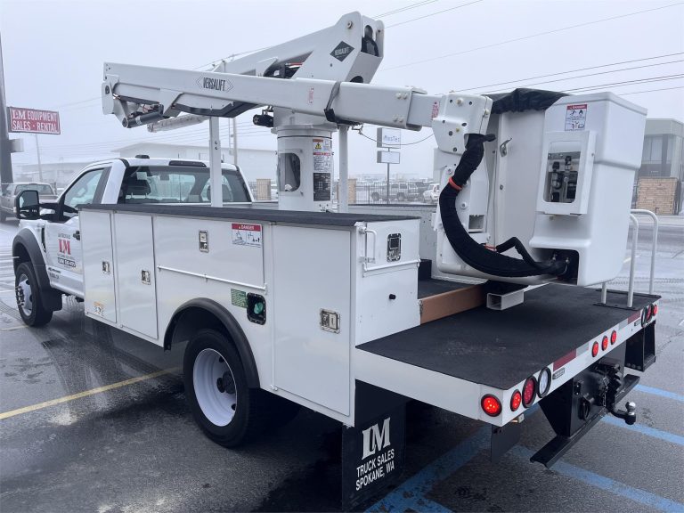 2022 VERSALIFT SST40EIH - L&M Truck Sales - Specialized Work Trucks ...