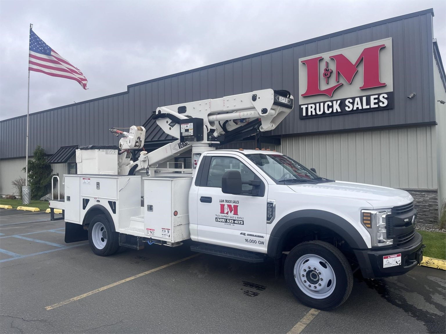 2019 VERSALIFT VST40I - L&M Truck Sales - Specialized Work Trucks ...