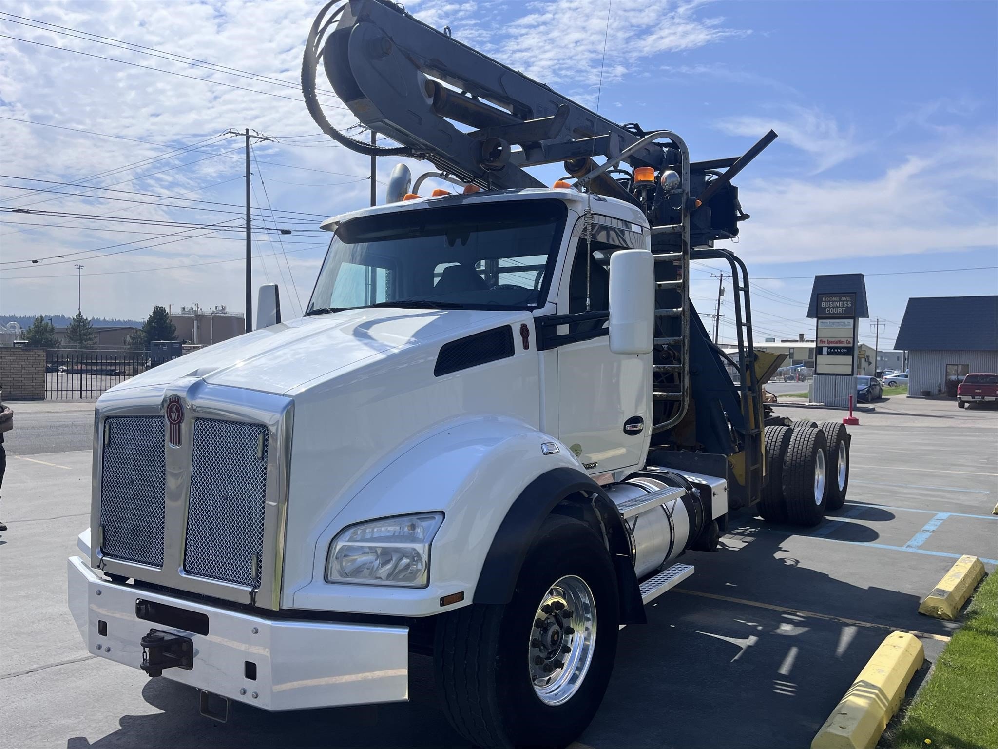 Trucks - L&M Truck Sales - Specialized Work Trucks & Cranes For Sale
